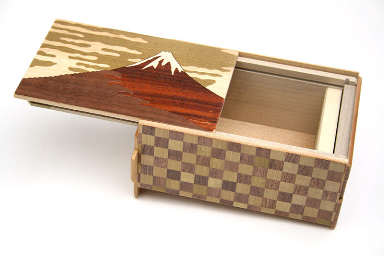 Japanese puzzle box 10steps Fuji and Tsubaki – Hakone Karakuri Museum