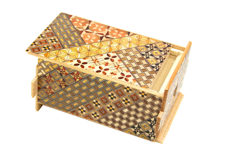 Japanese Puzzle Box 35+1steps Koyosegi – Hakone Karakuri Museum